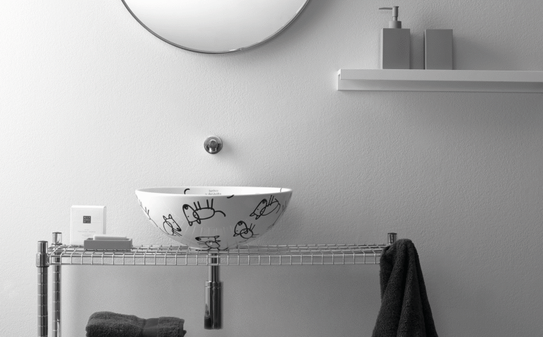 Urban Art in the Bathroom by David Delfín - Bathco