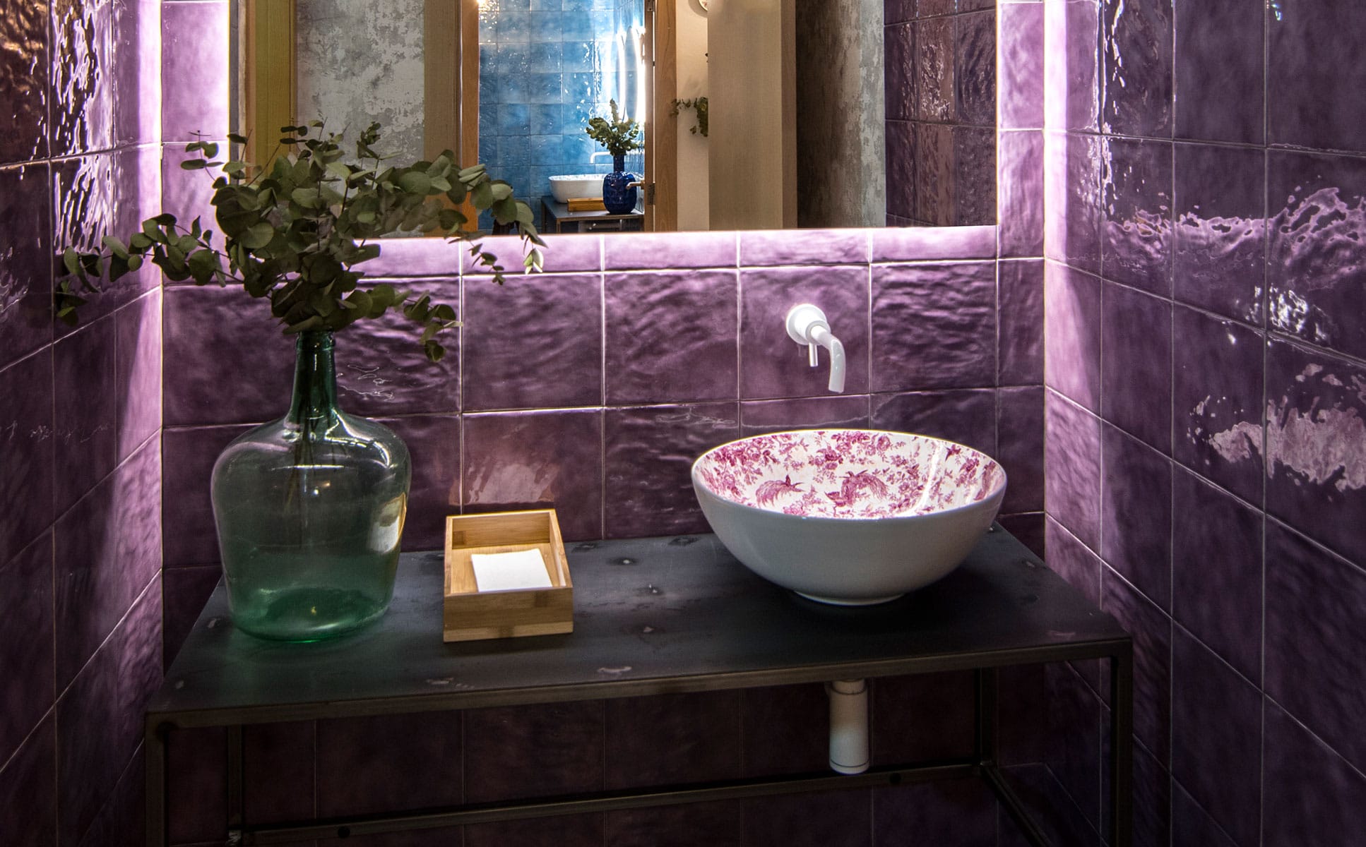 Bathco's deco sinks return a restaurant in Valencia to its essence - Bathco